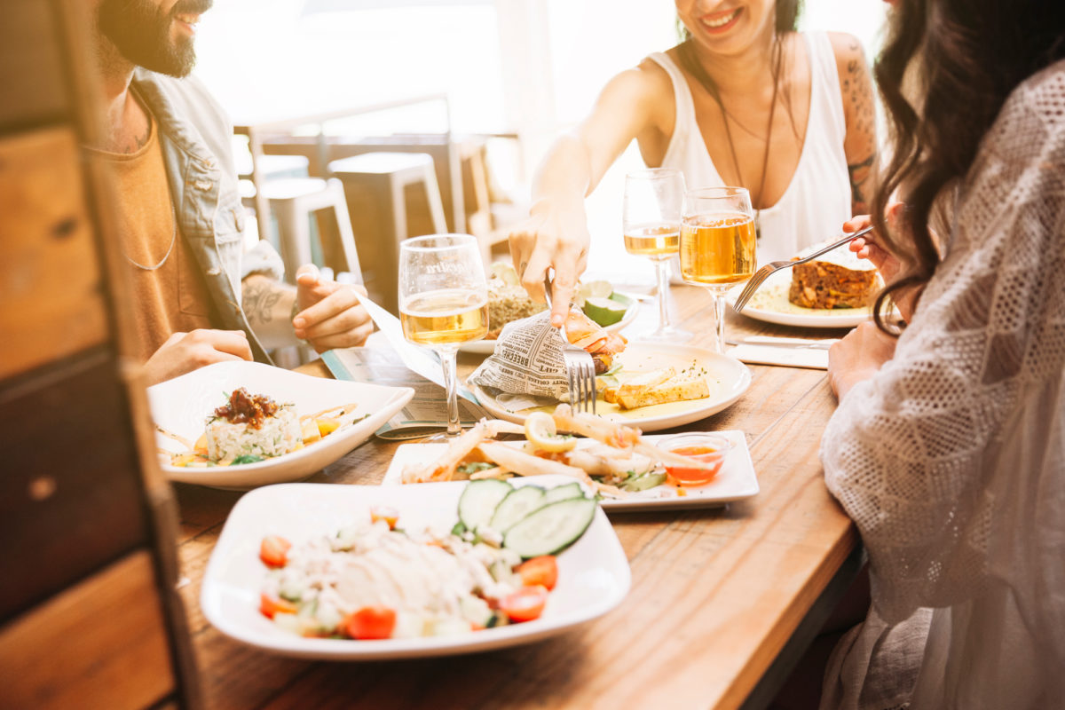 8 Options to Stay Healthy While Eating Out - MyQuest Health & Fitness